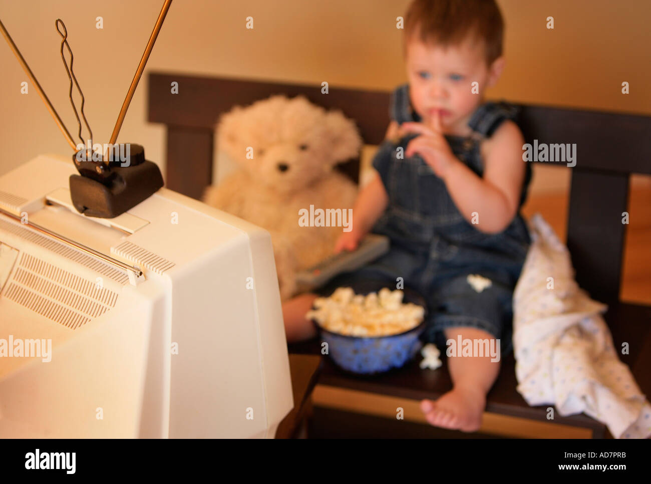 Child watching television Stock Photo - Alamy