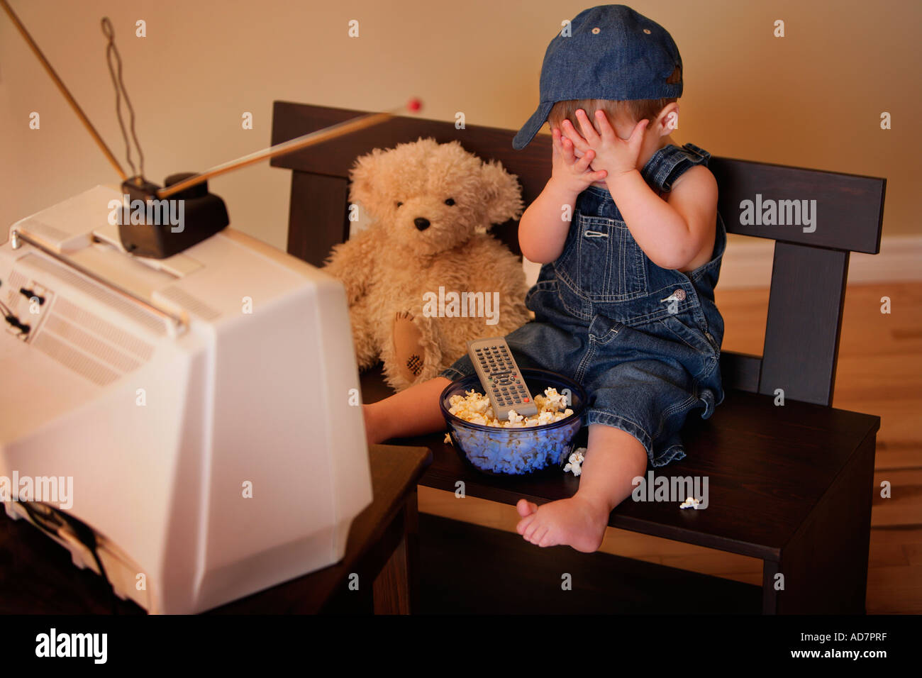 Child watching television Stock Photo - Alamy