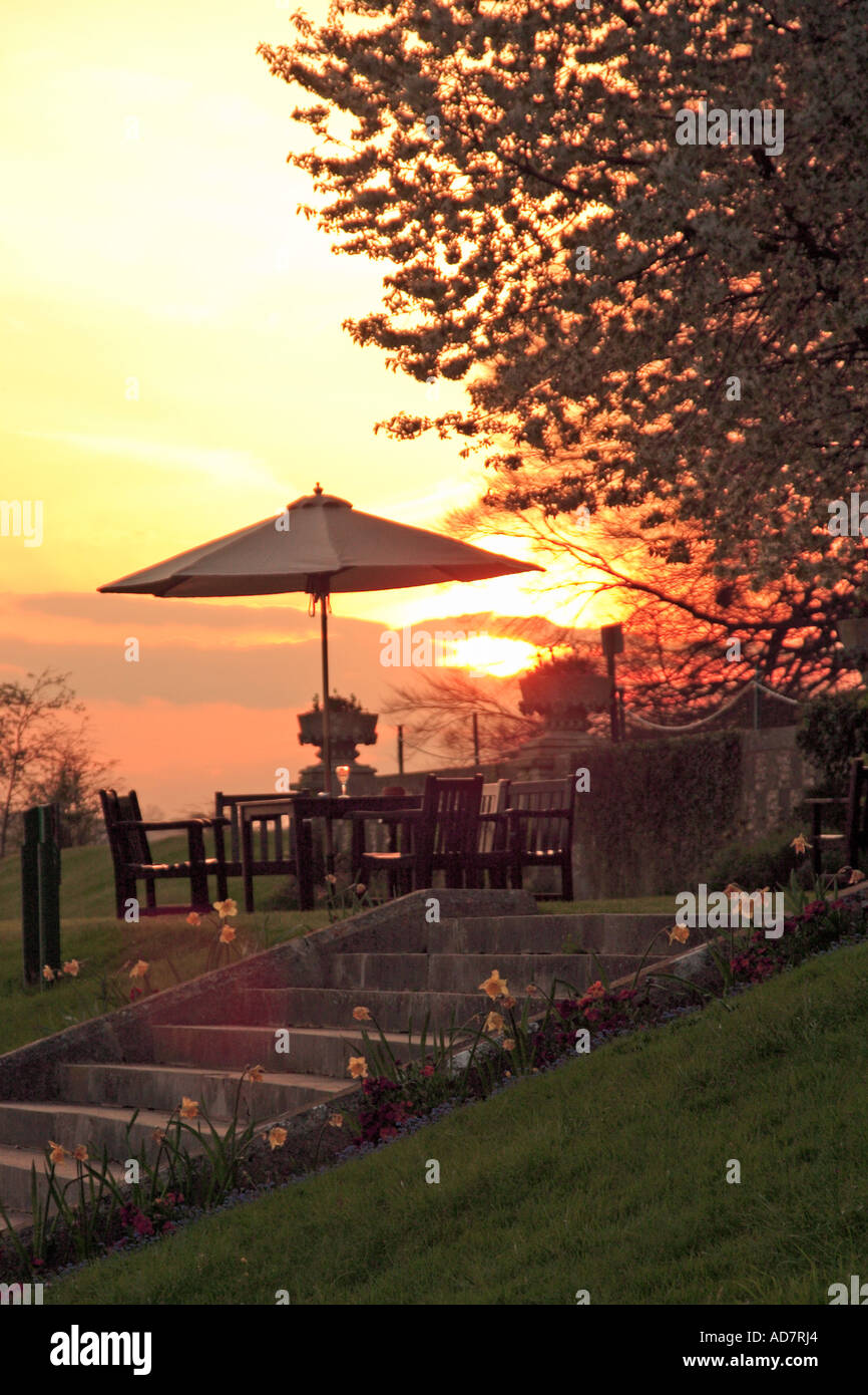 Gardens country furniture benches hi-res stock photography and images ...