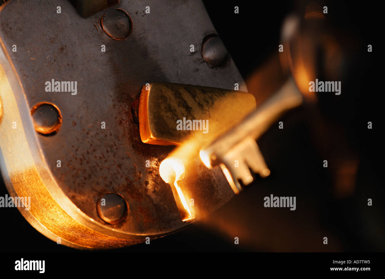 Locks metaphor hi-res stock photography and images - Alamy