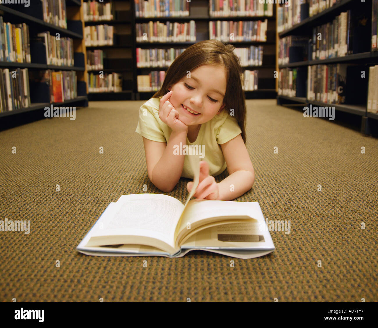 Girl reading book Stock Photo - Alamy