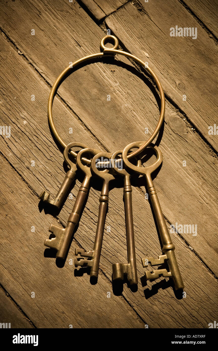 Old fashioned skeleton keys laying on distressed wood floor Stock Photo ...