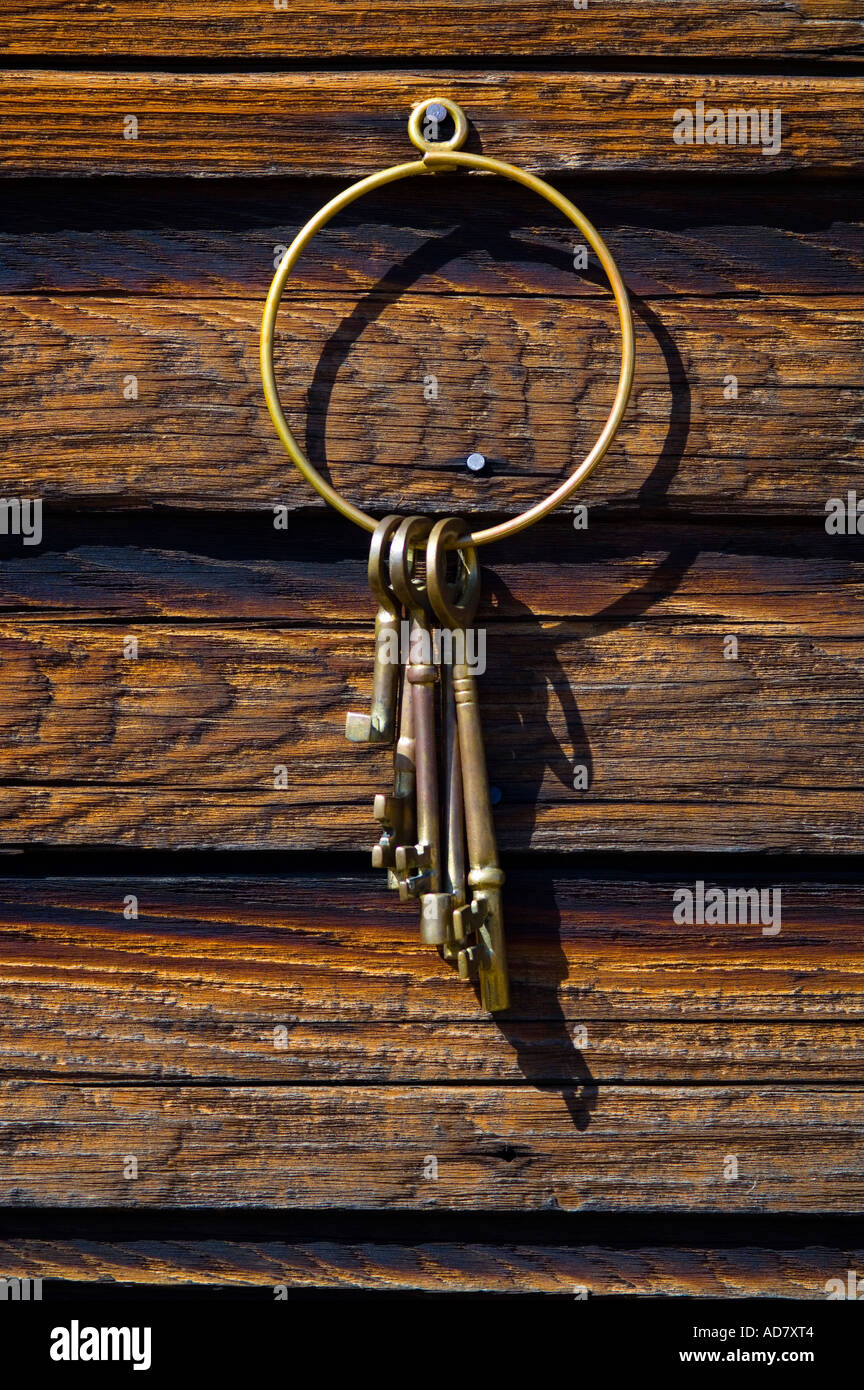 Old fashioned keys hanging on log wall Stock Photo - Alamy