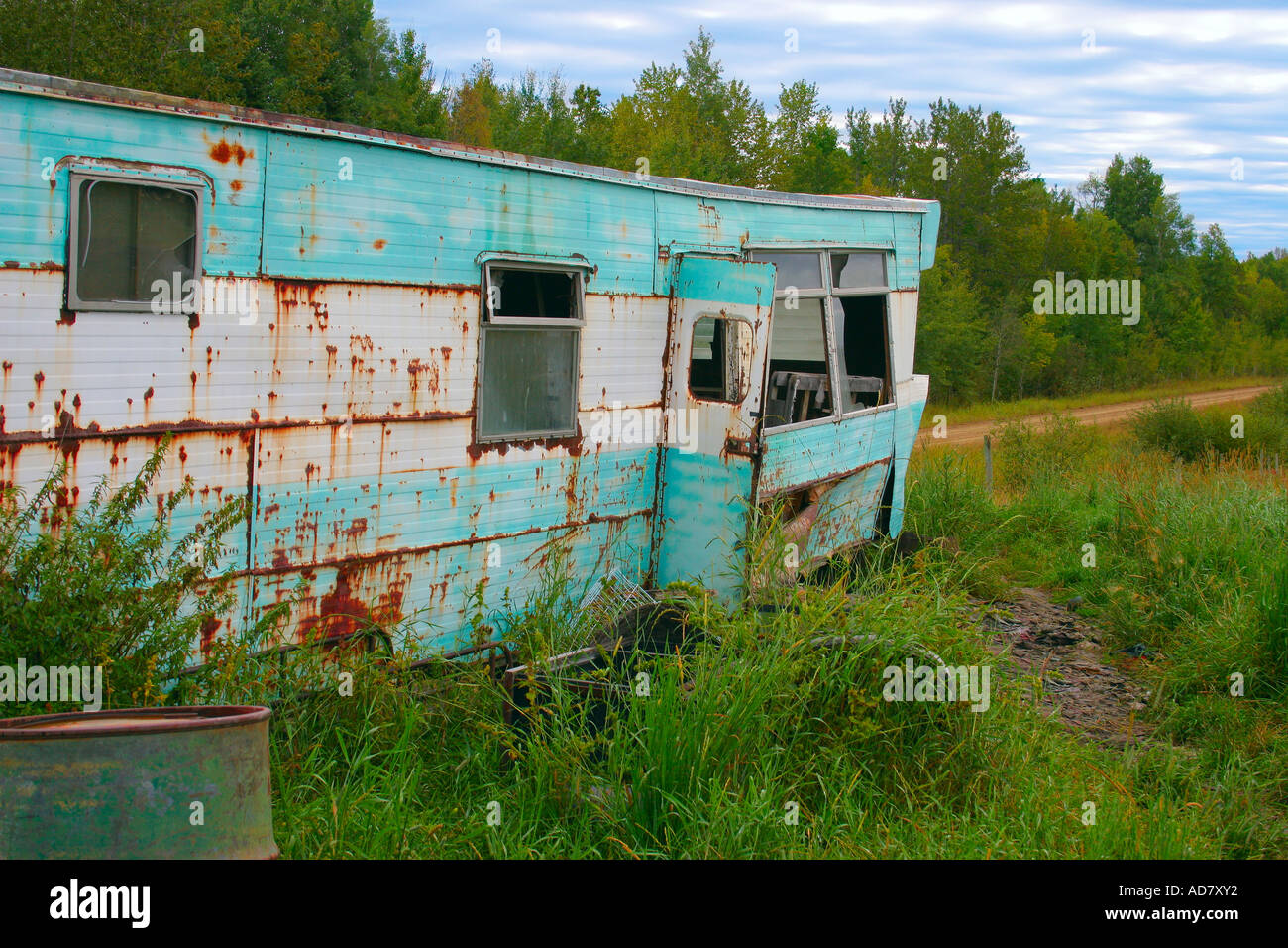Abandoned trailers hi-res stock photography and images - Alamy