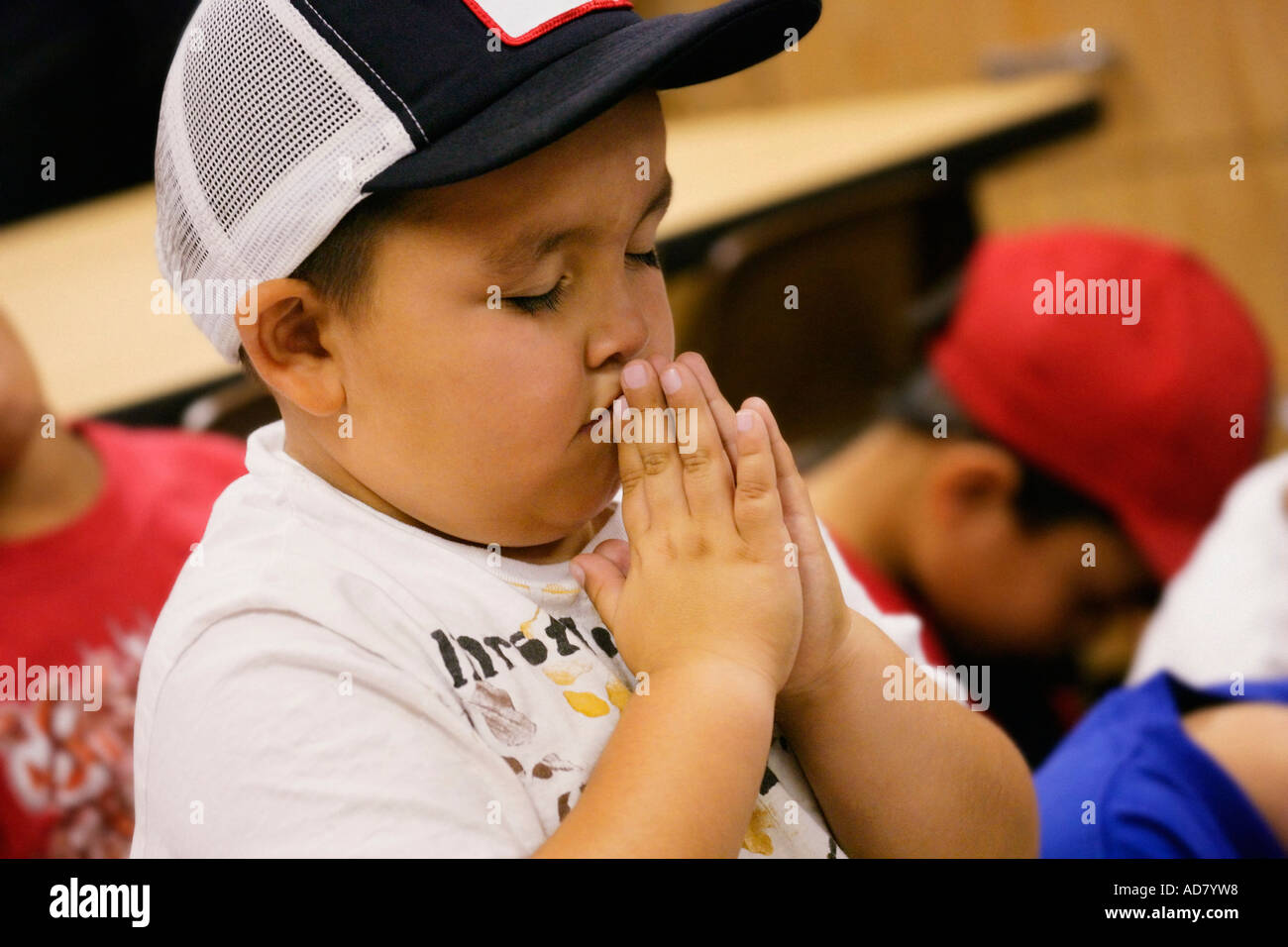 Young teen praying 11 12 years hi-res stock photography and images - Alamy