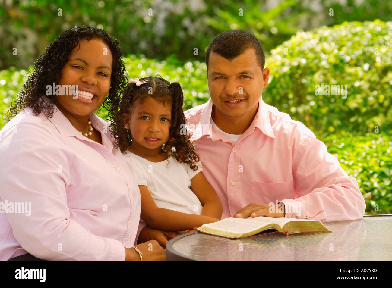 Latino families hi-res stock photography and images - Alamy