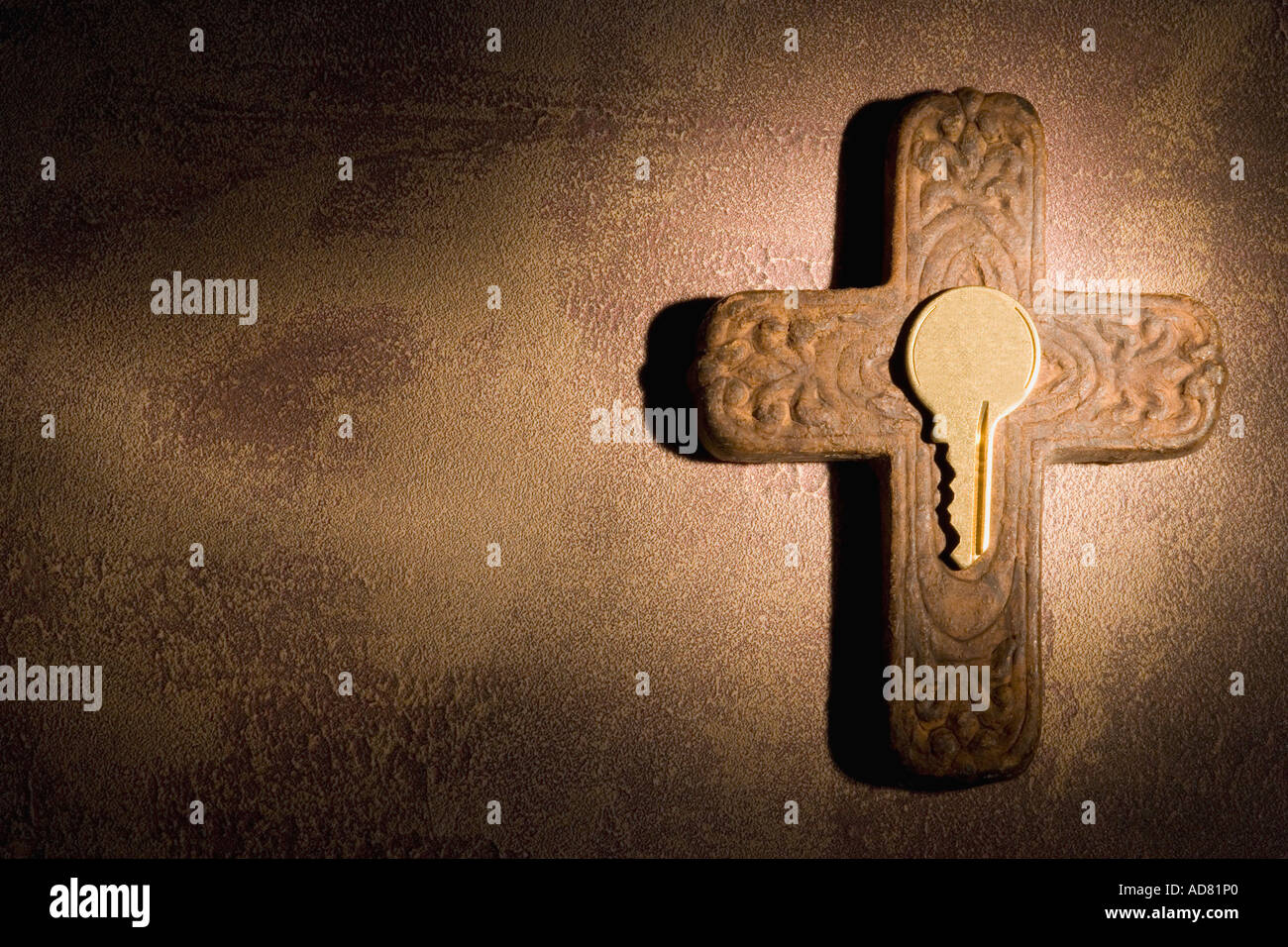 Cross key hi-res stock photography and images - Alamy