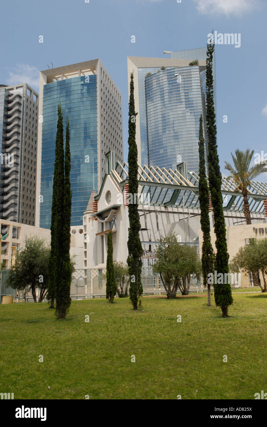 Tall buildings in tel aviv hi-res stock photography and images - Alamy