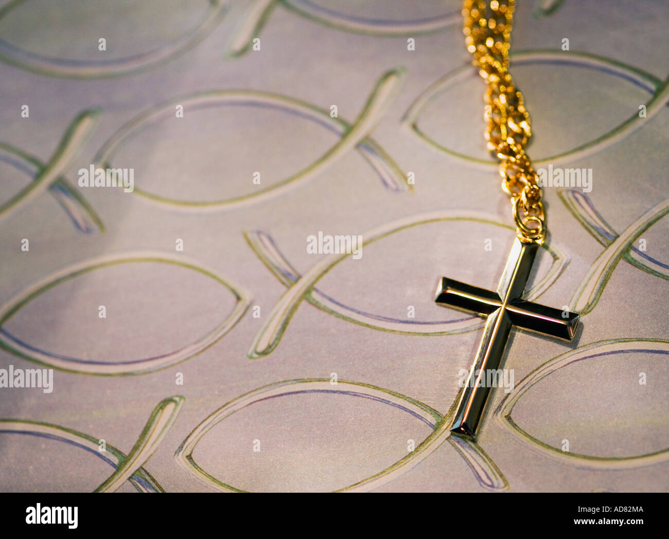 Fish symbol on cross hi-res stock photography and images - Alamy