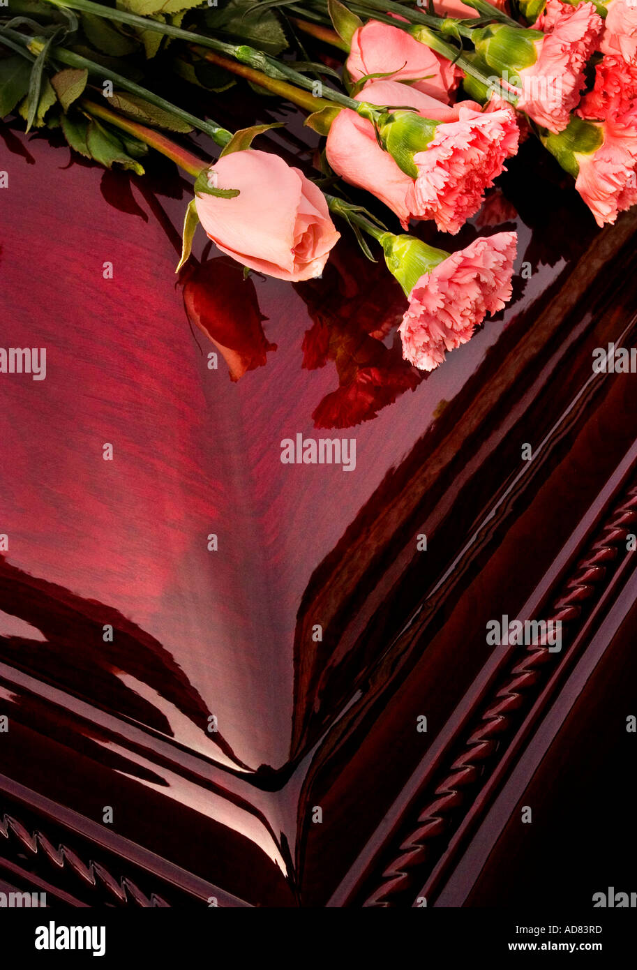 Casket flowers hi-res stock photography and images - Alamy