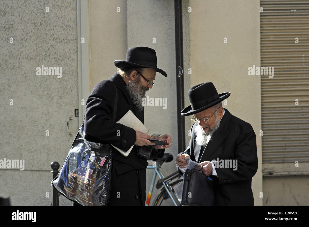 Religious men hi-res stock photography and images - Alamy