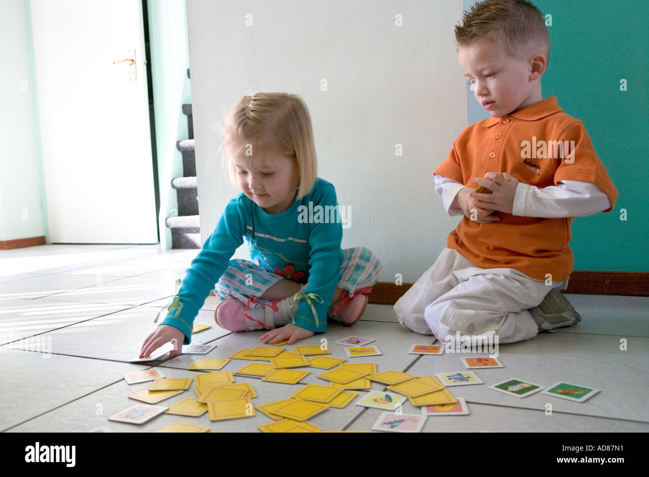 Four friends playing game cards hi-res stock photography and images - Alamy
