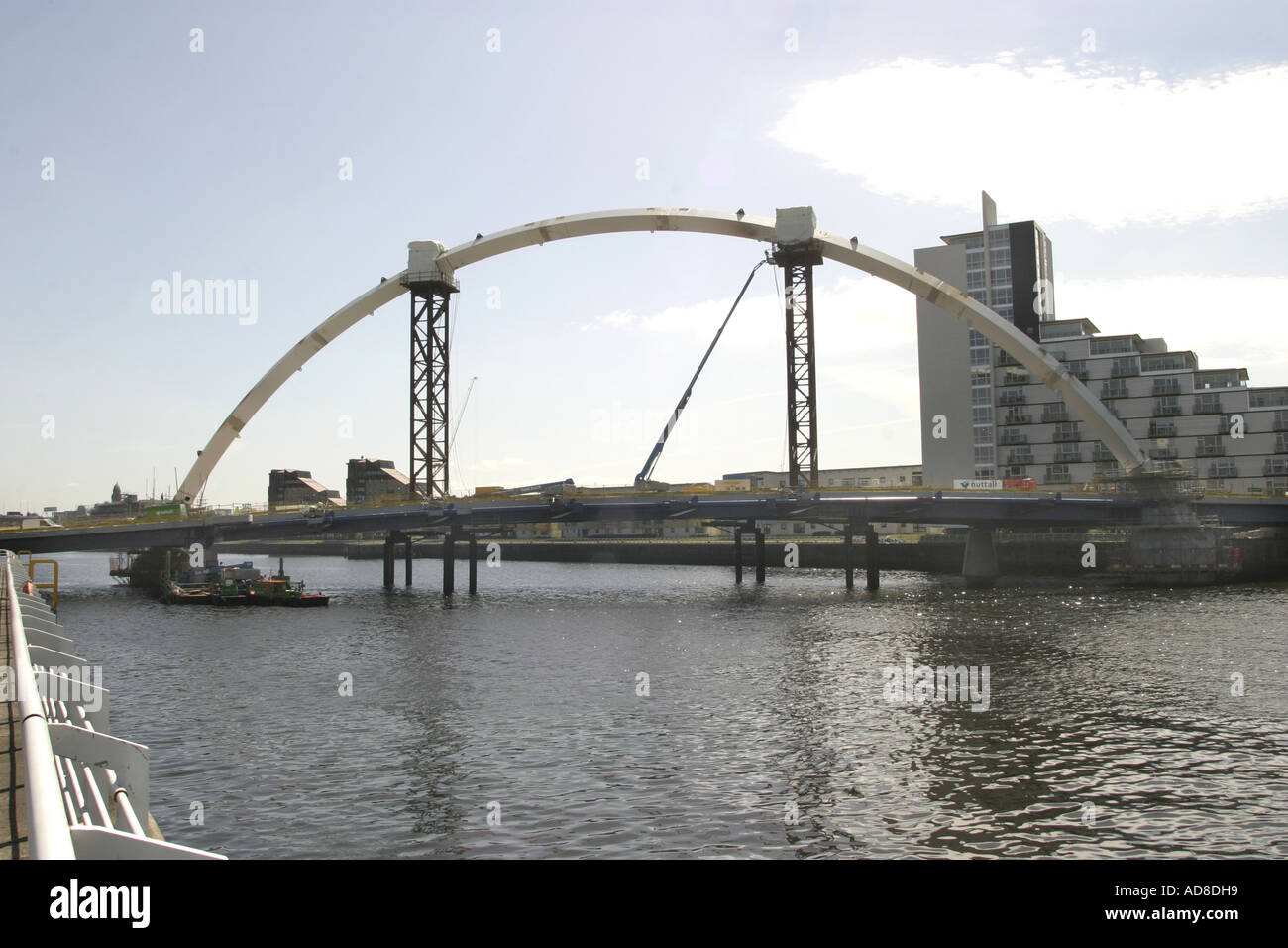New road bridge, known as the Clyde Arc or squinty bridge, over the ...