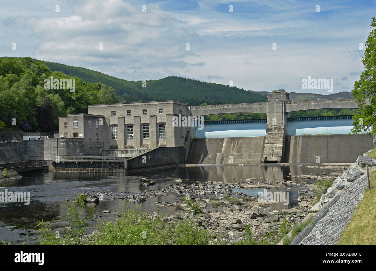 Hydroelectric dam in Pitlochry at the south end of Loch Faskally Stock ...