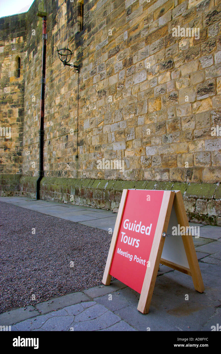 Tour sign hi-res stock photography and images - Alamy