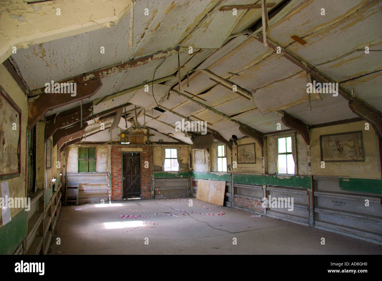 Inside huts hi-res stock photography and images - Alamy