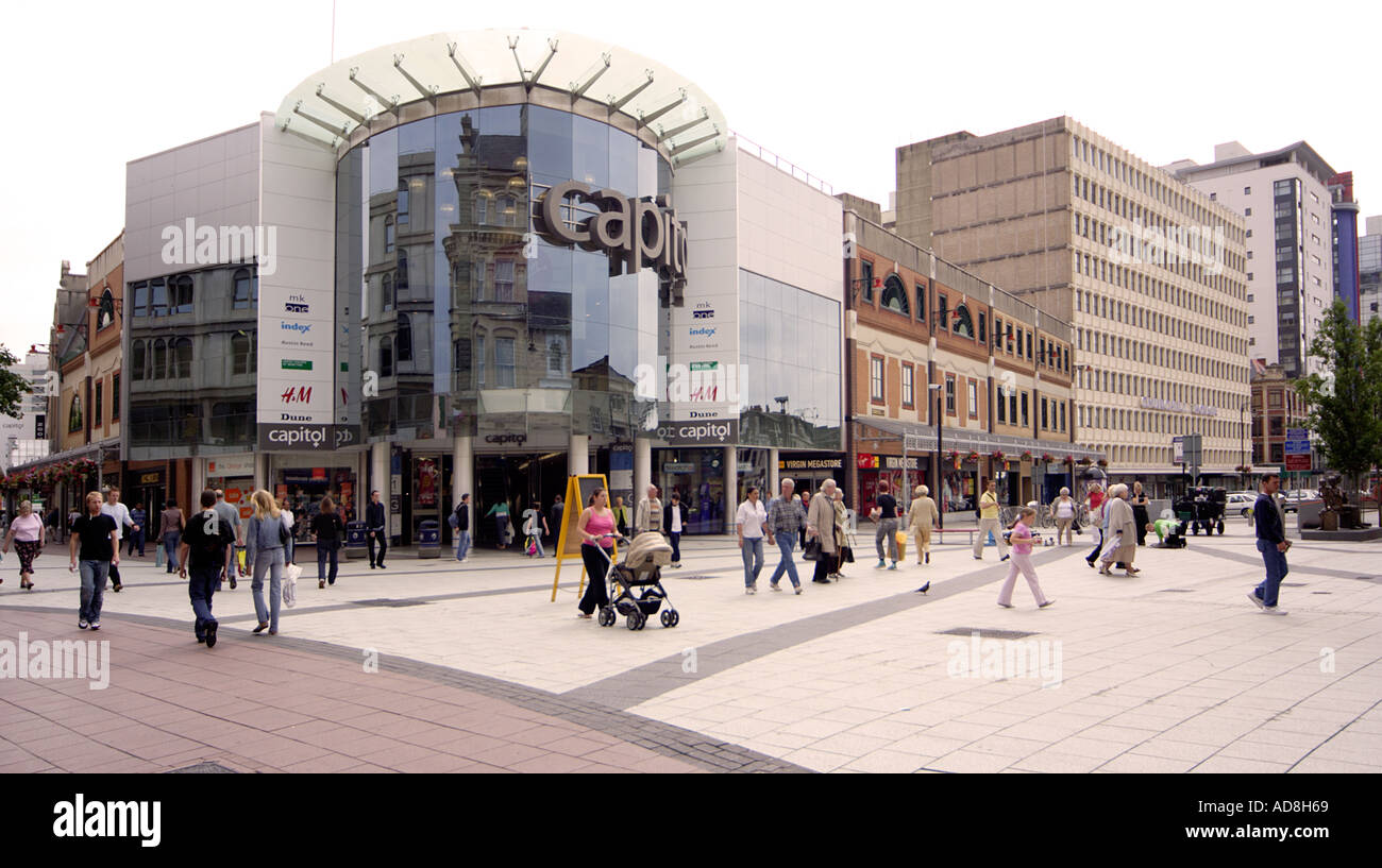 Queen street cardiff hi-res stock photography and images - Alamy