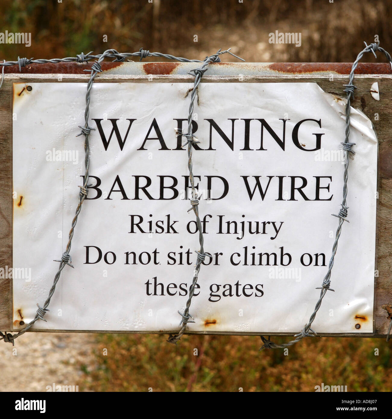 Warning sign telling people hi-res stock photography and images - Alamy