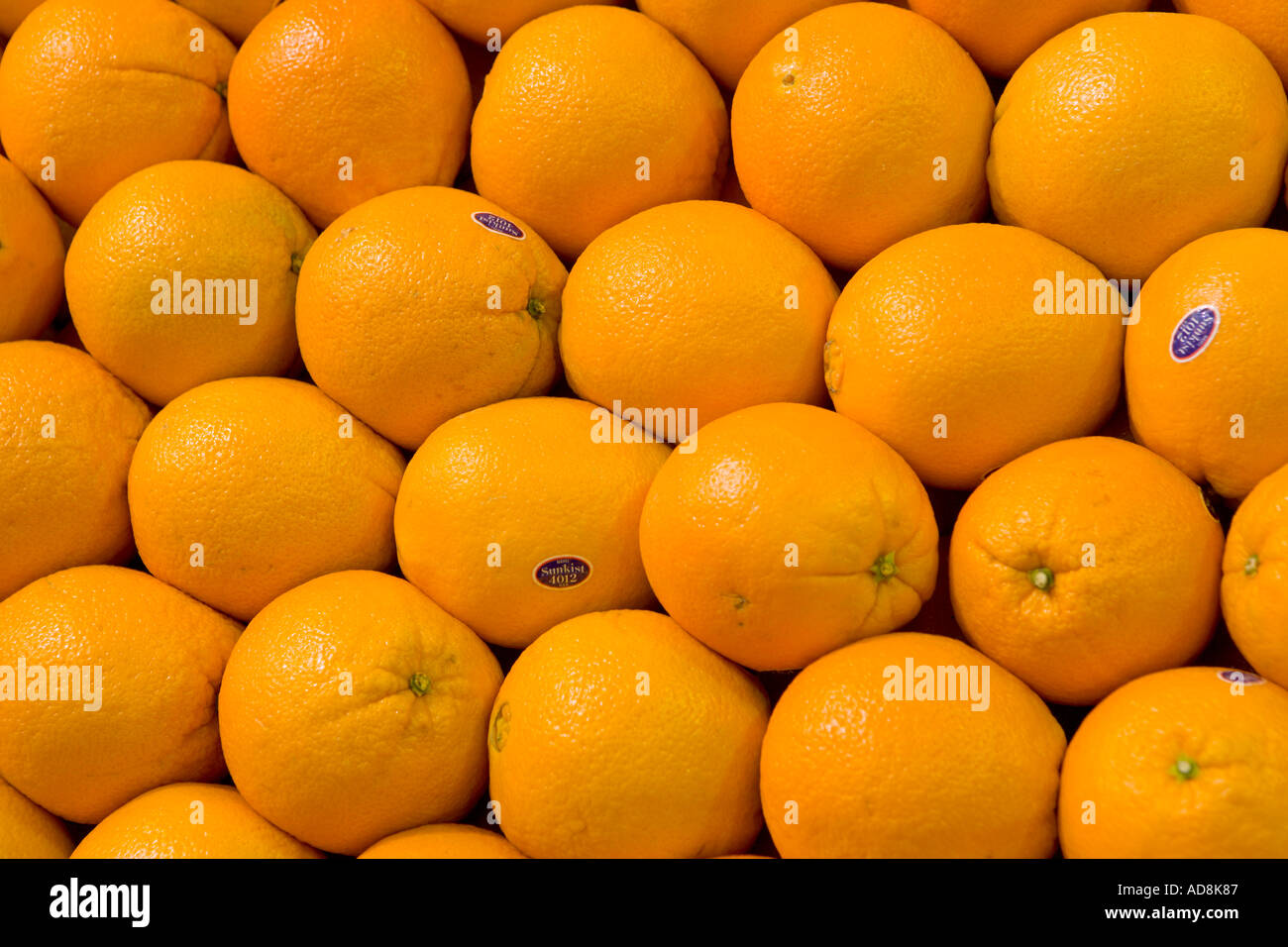 Oranges at grocery store Stock Photo - Alamy