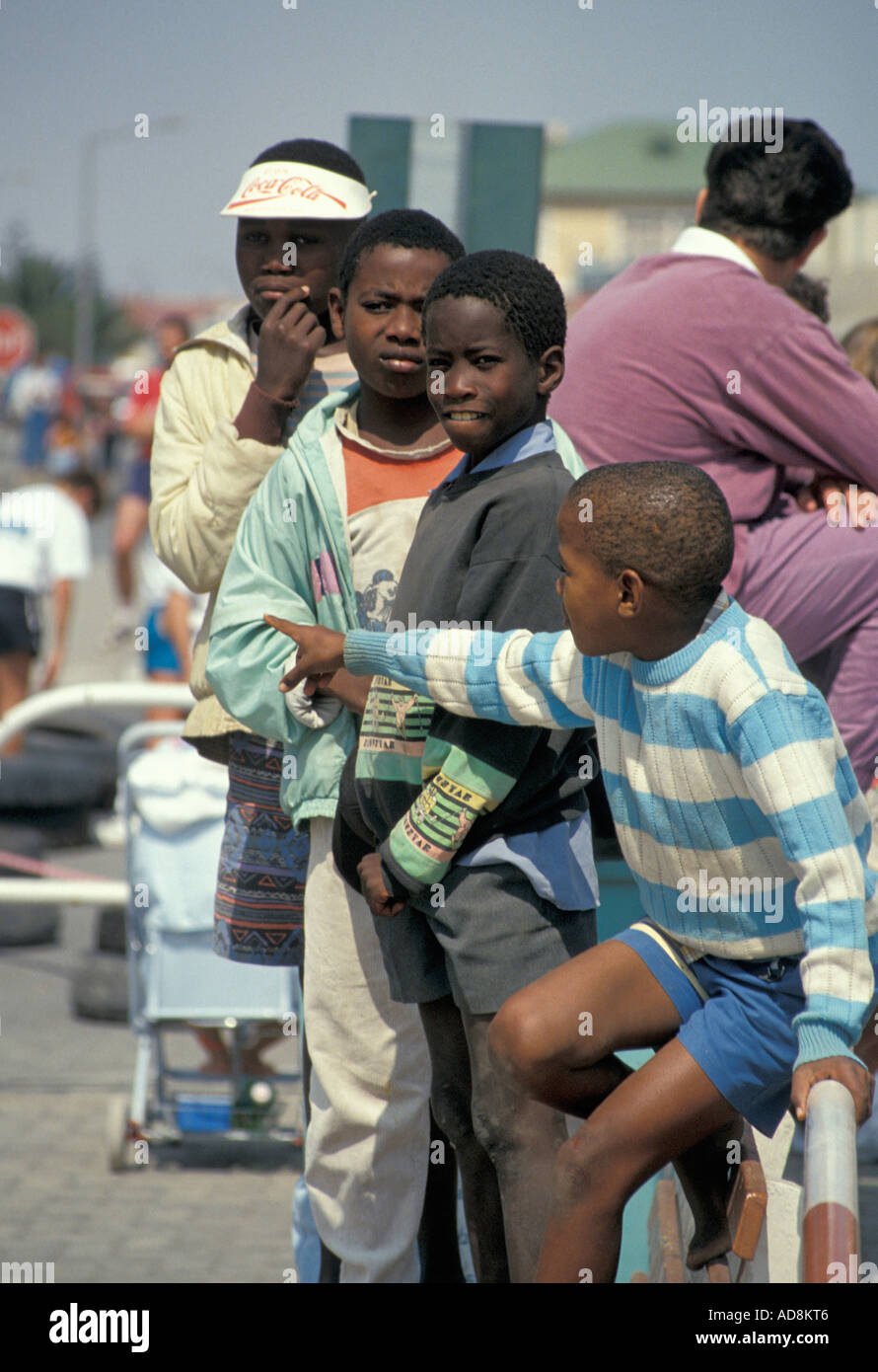 Boys on street hi-res stock photography and images - Alamy