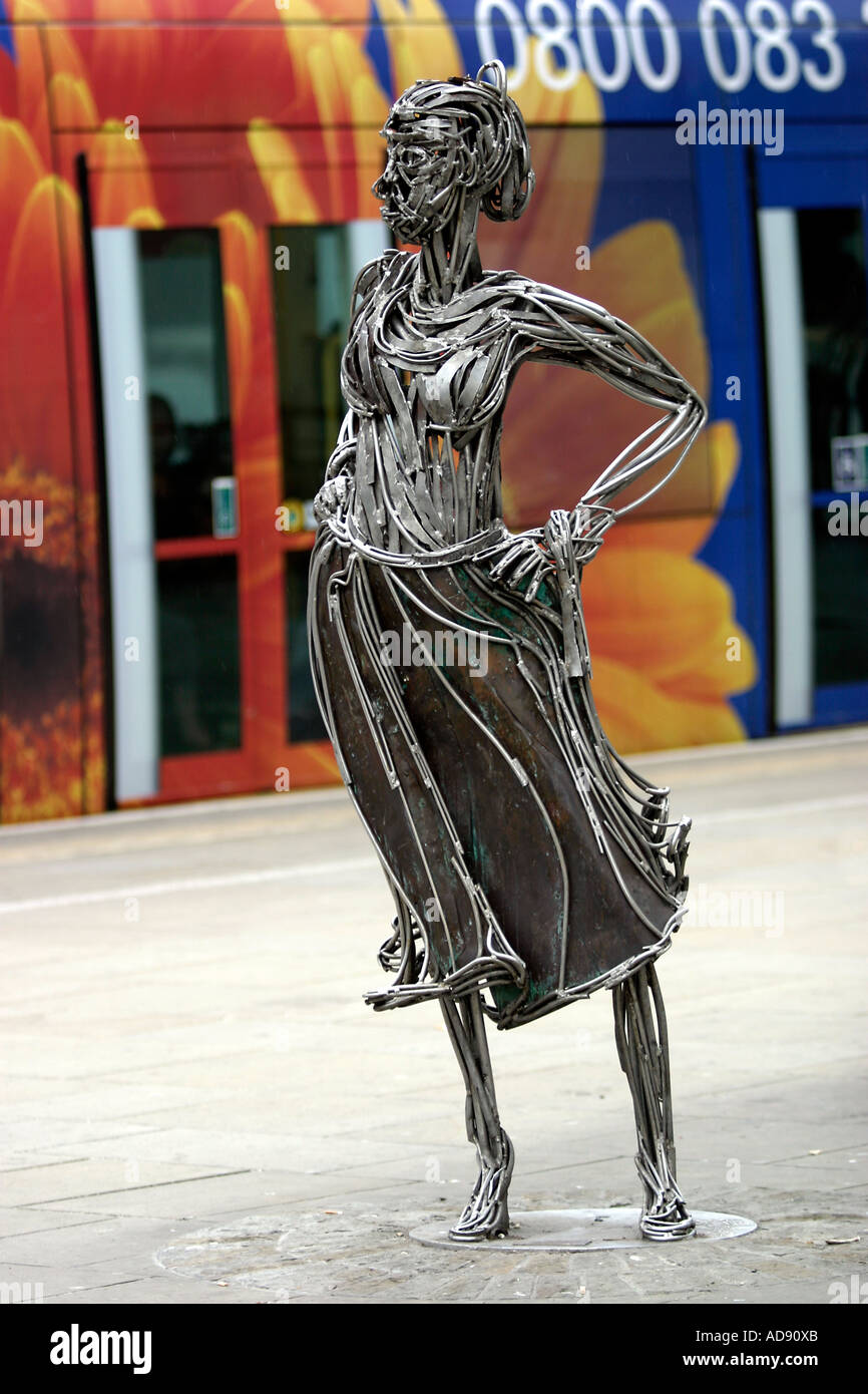 Nottingham City Nottingham s Theatre Royal statue outside the front ...