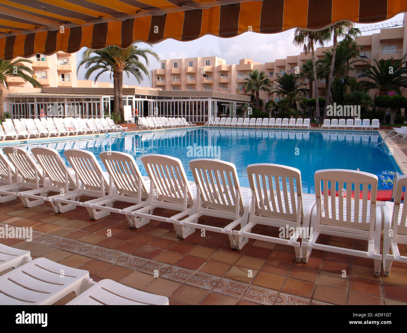 Sunbathing summer holiday hotel hi-res stock photography and images - Alamy