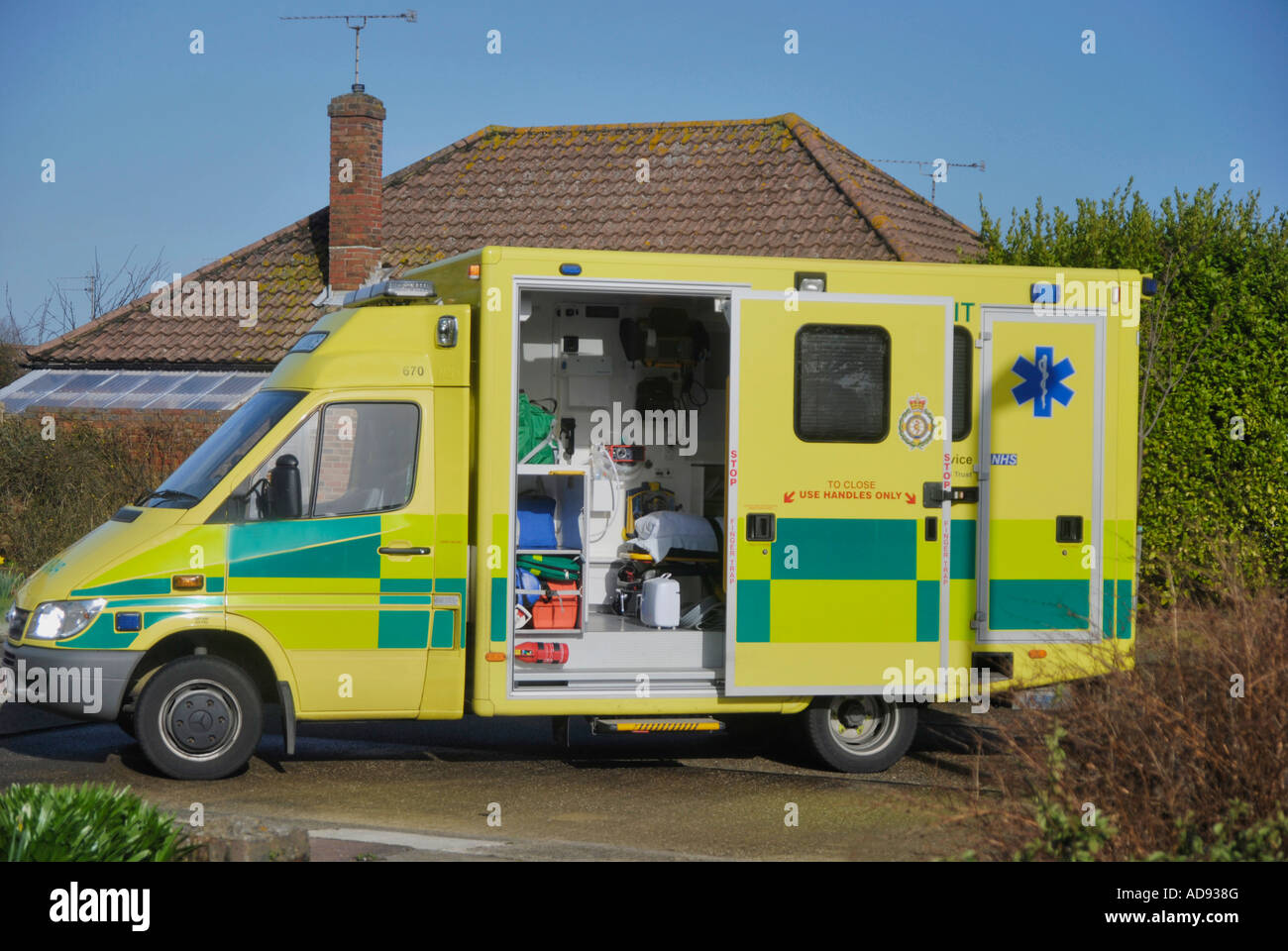 access to Sussex Ambulance Service Paramedic Unit on call waiting for ...