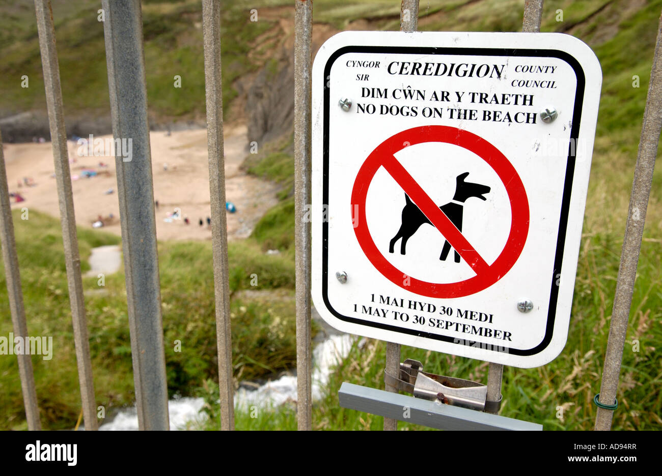 Bilingual welsh english tourism signs High Resolution Stock Photography ...