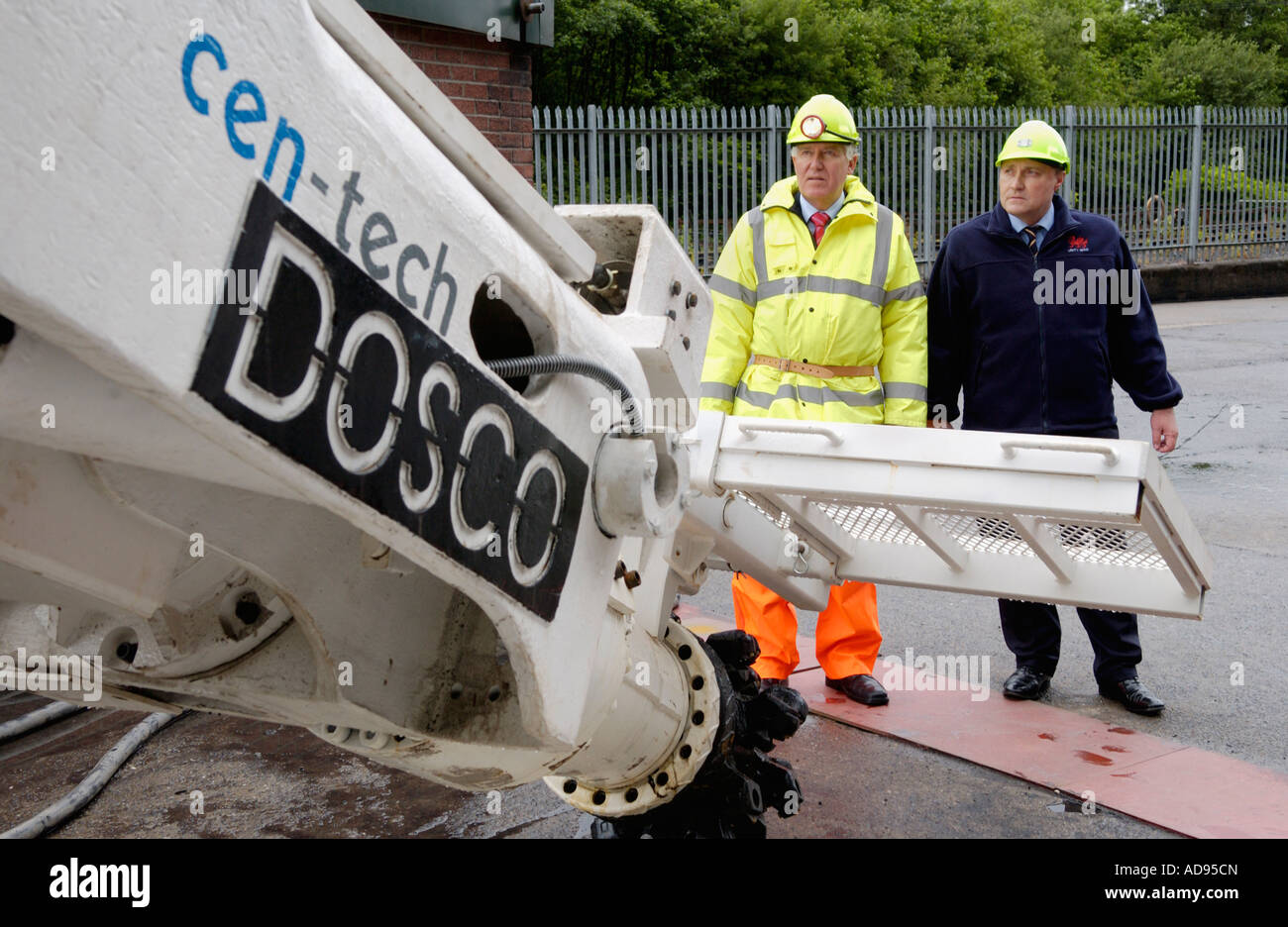 Peter Hain MP government minister looking at Cen tech DOSCO coal cutter ...