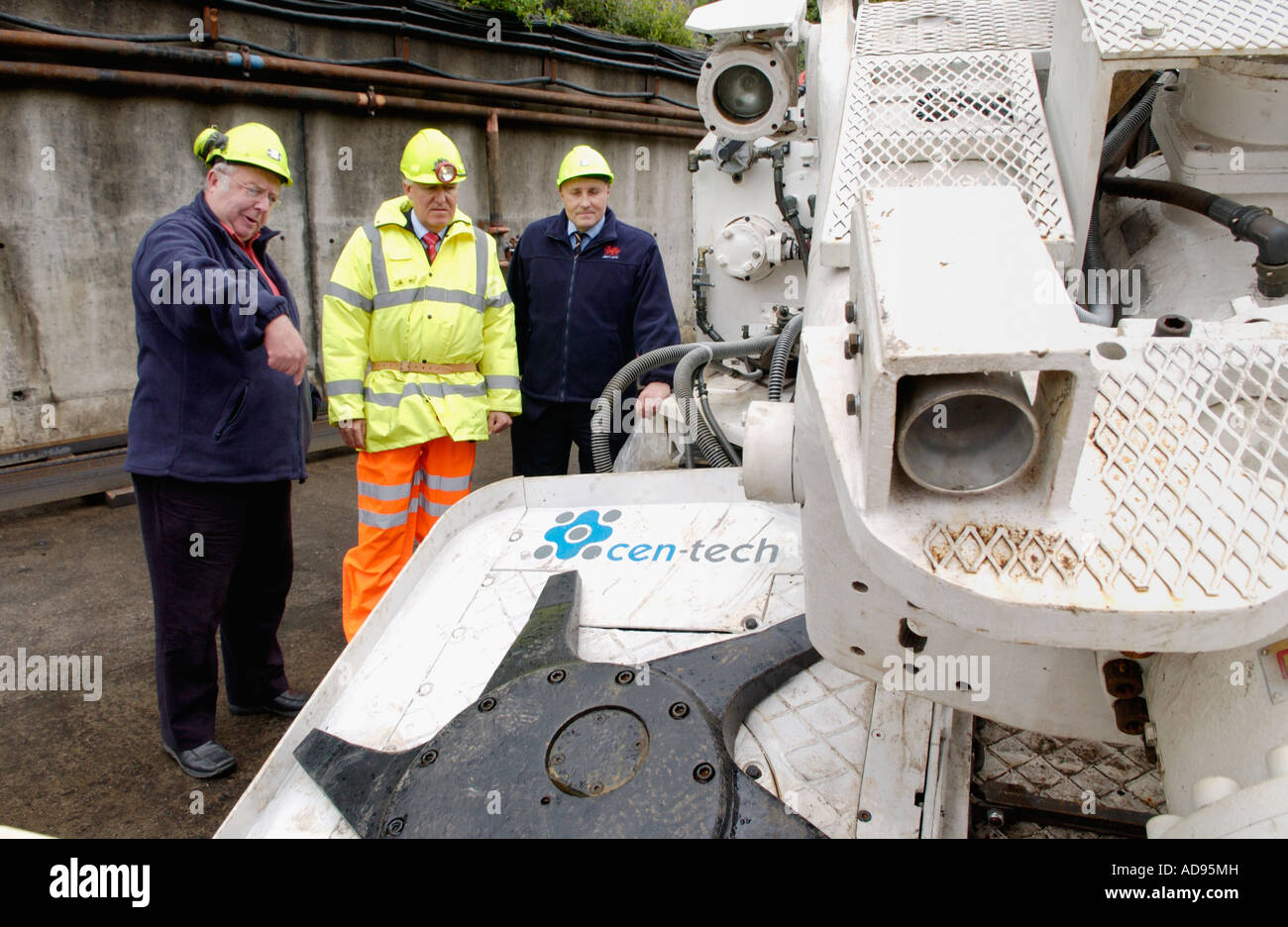 Peter Hain MP government minister looking at Cen tech DOSCO coal cutter ...