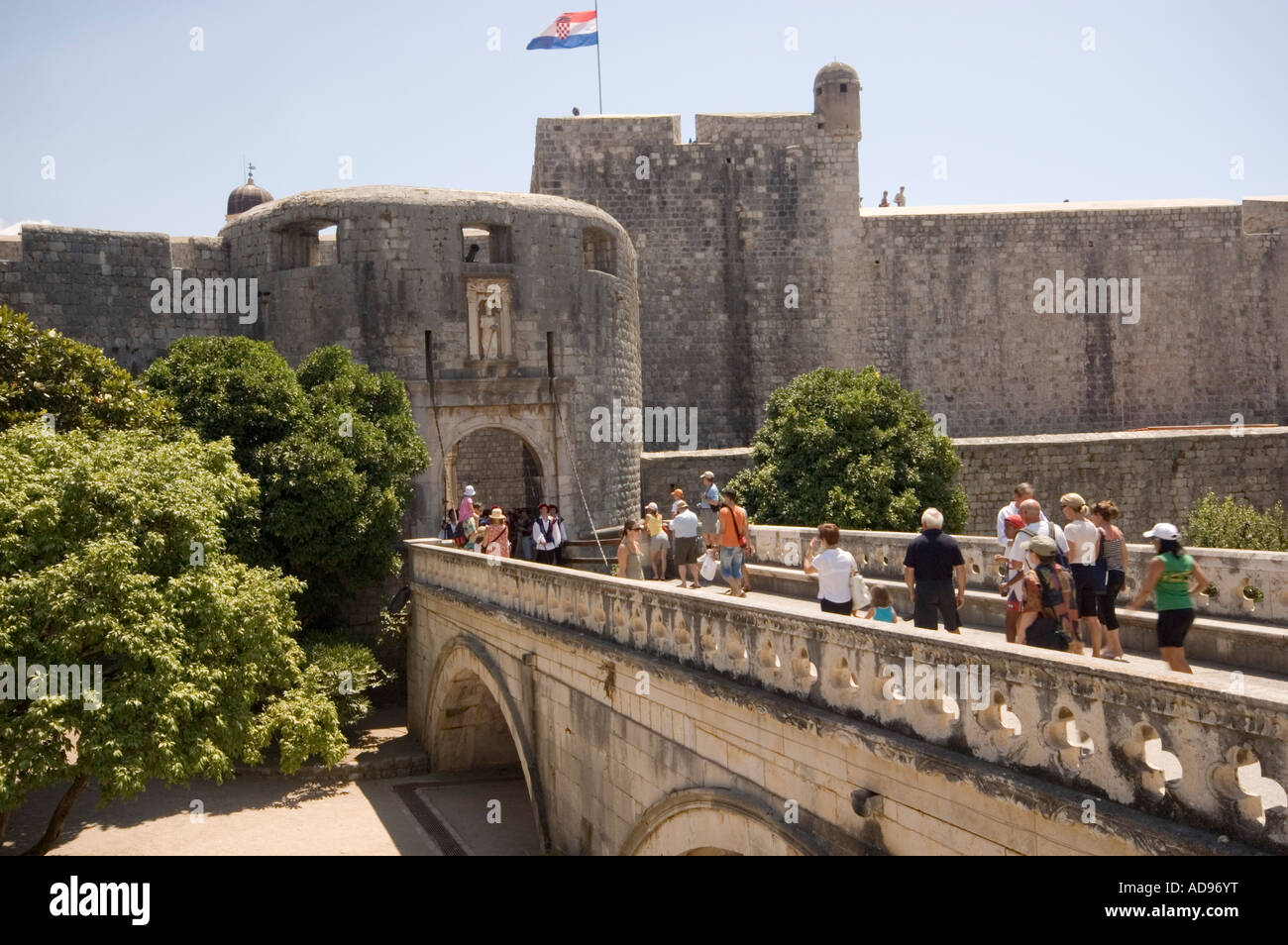 Drawbridge city wall hi-res stock photography and images - Alamy