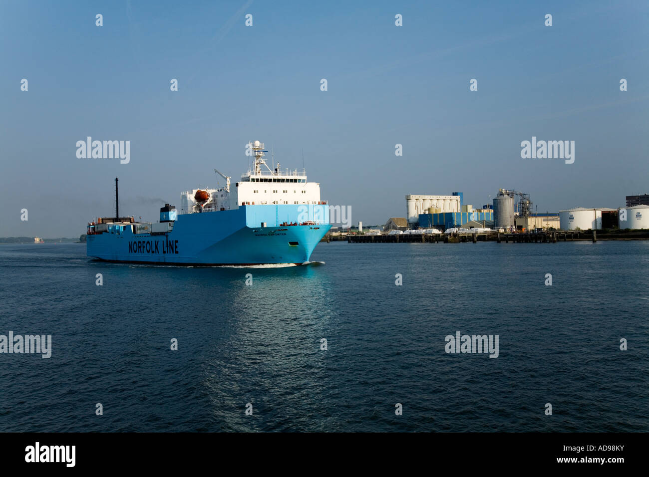 Ballast water tanker hi-res stock photography and images - Alamy