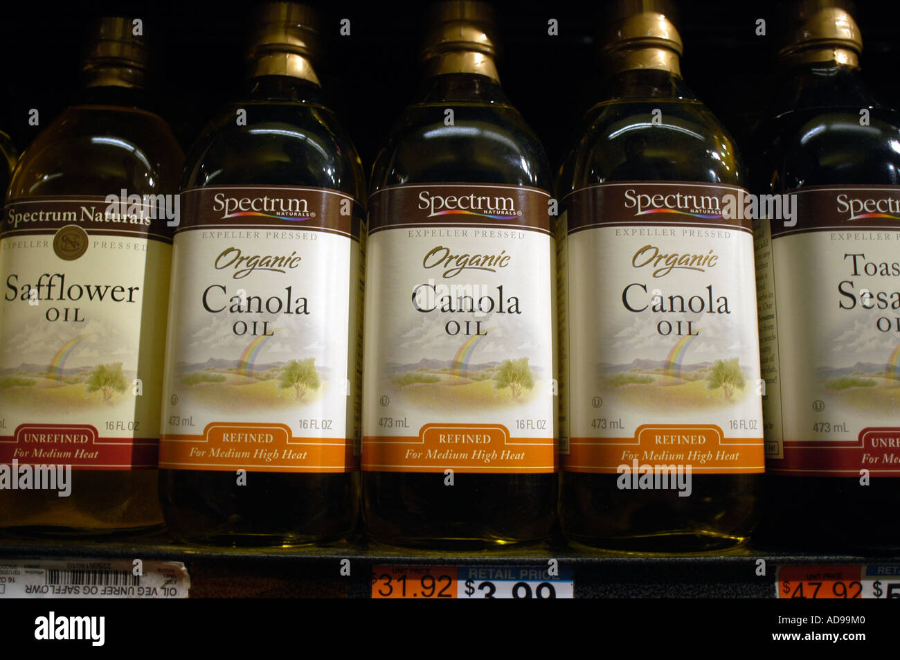 Canola oil grocery store hi-res stock photography and images - Alamy
