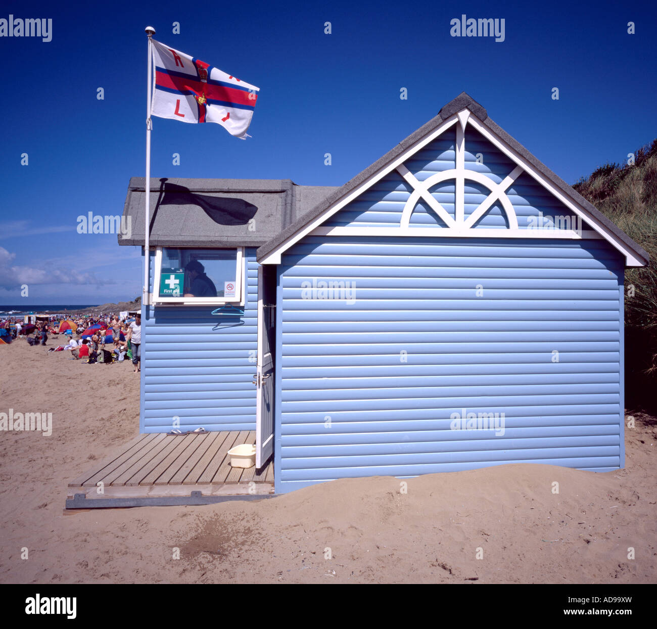 RNLI lifeguards hut, Woolacombe Beach, North Devon, England, UK Stock ...
