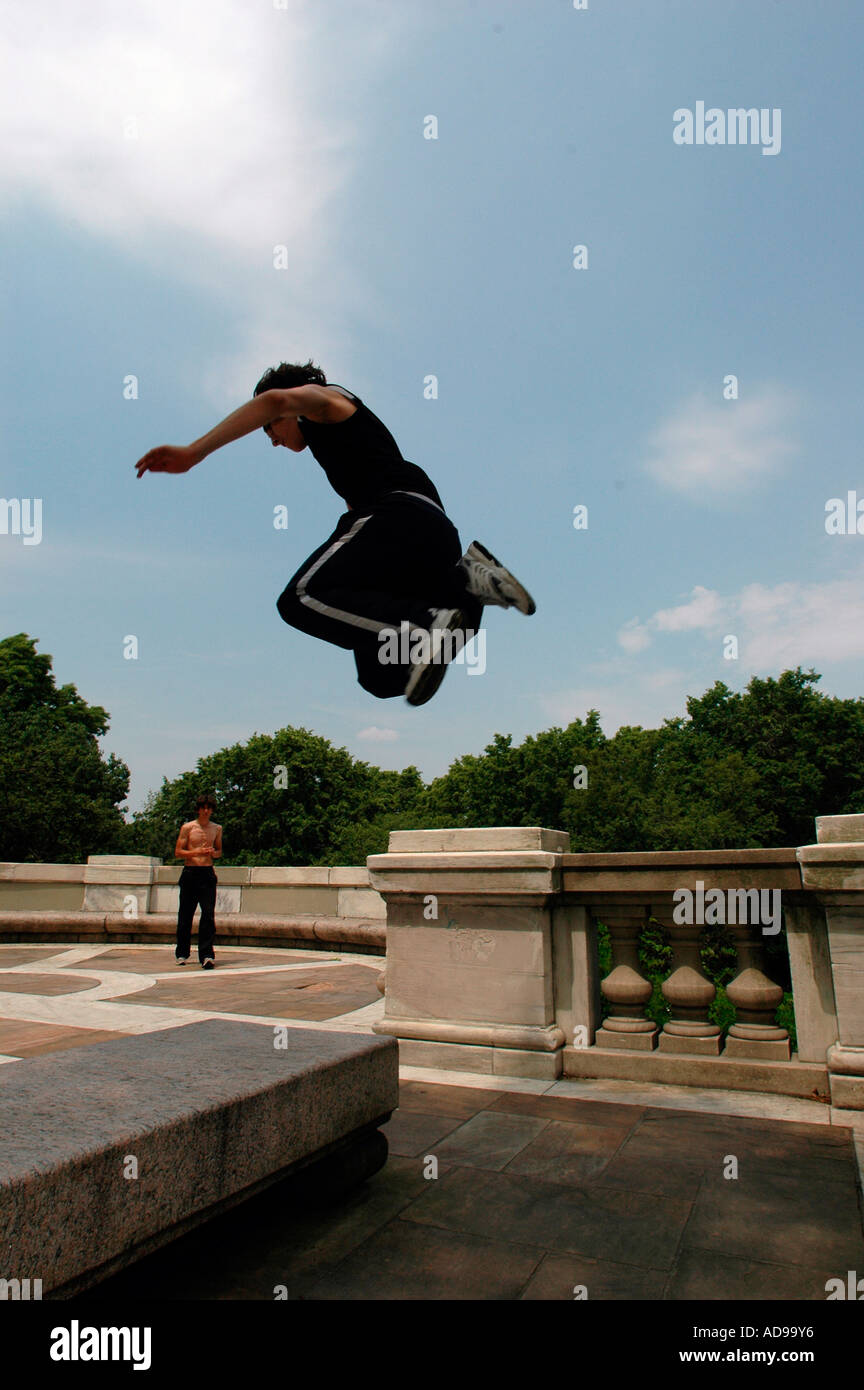 Parkour teenagers hi-res stock photography and images - Alamy