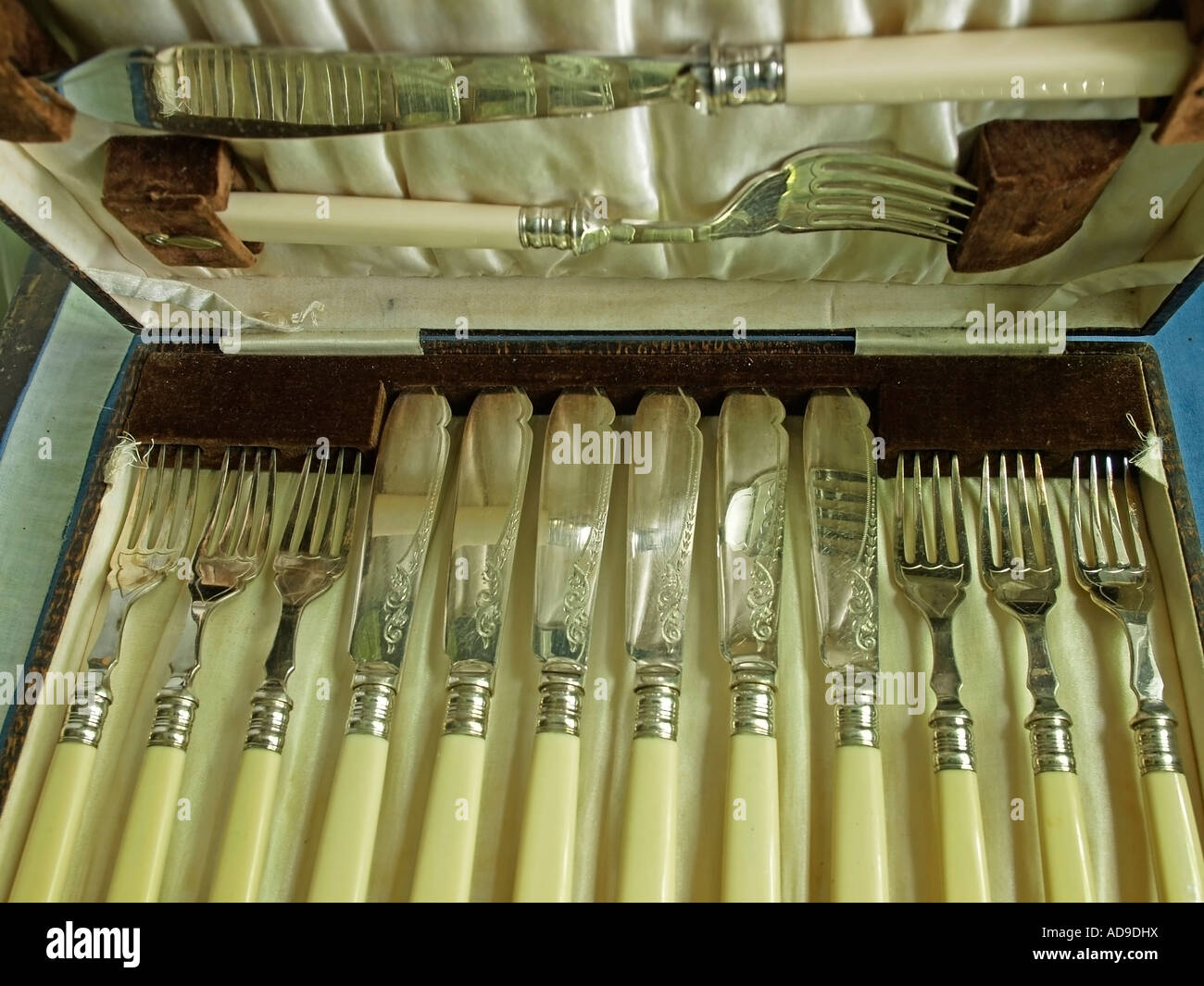 Silver fish cutlery hi-res stock photography and images - Alamy