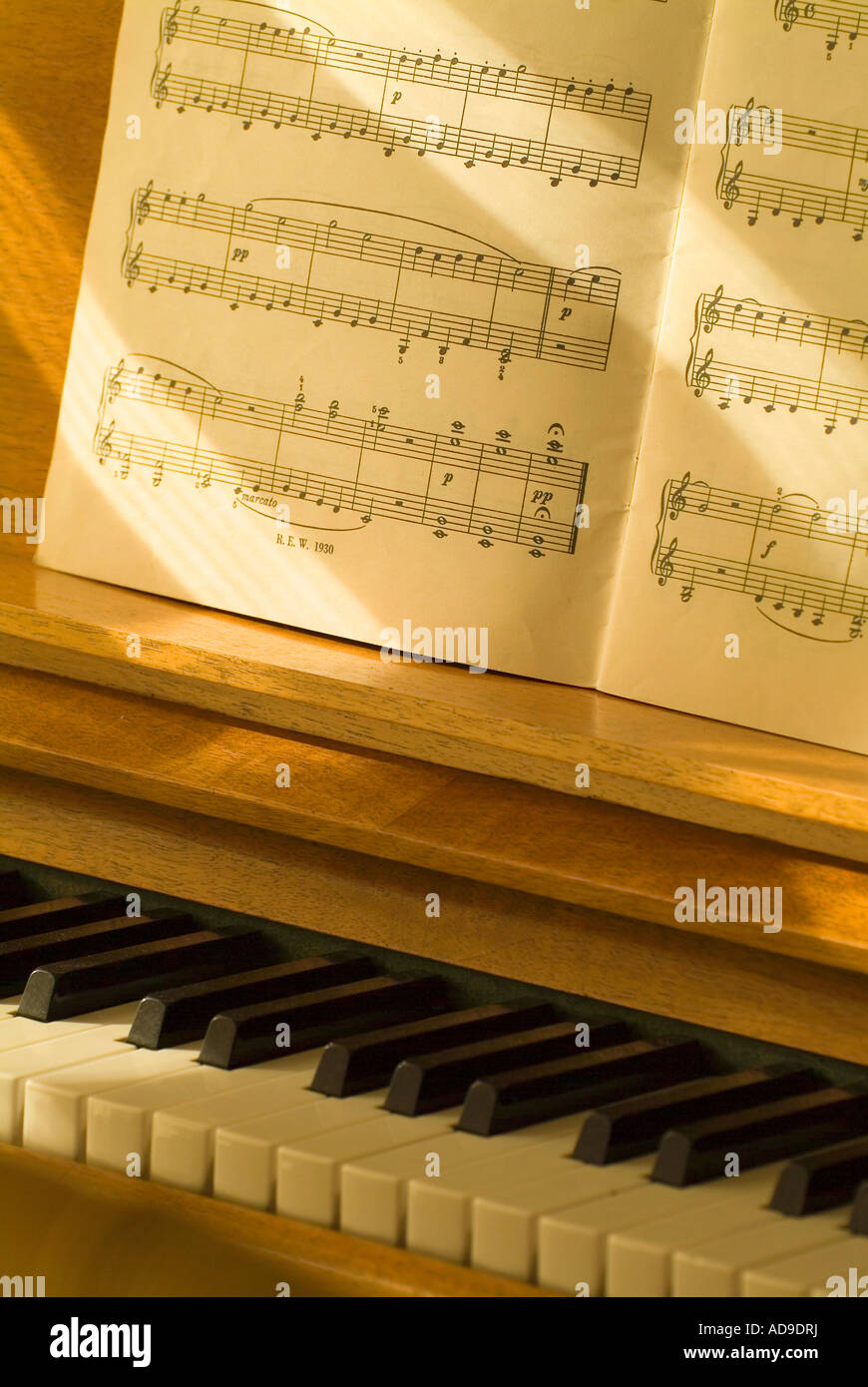 Note beam hi-res stock photography and images - Alamy