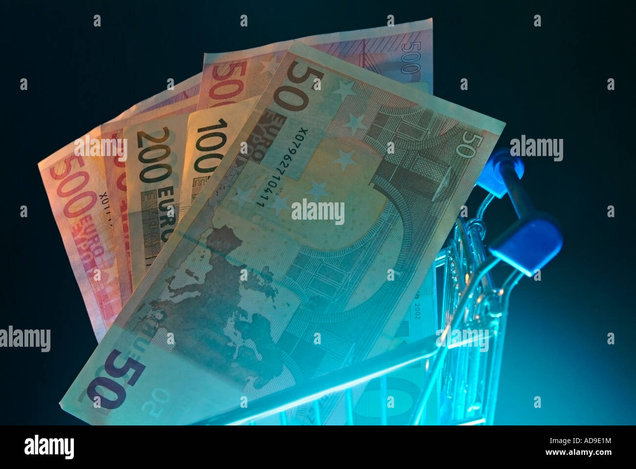 Money lot 500 euro hi-res stock photography and images - Alamy