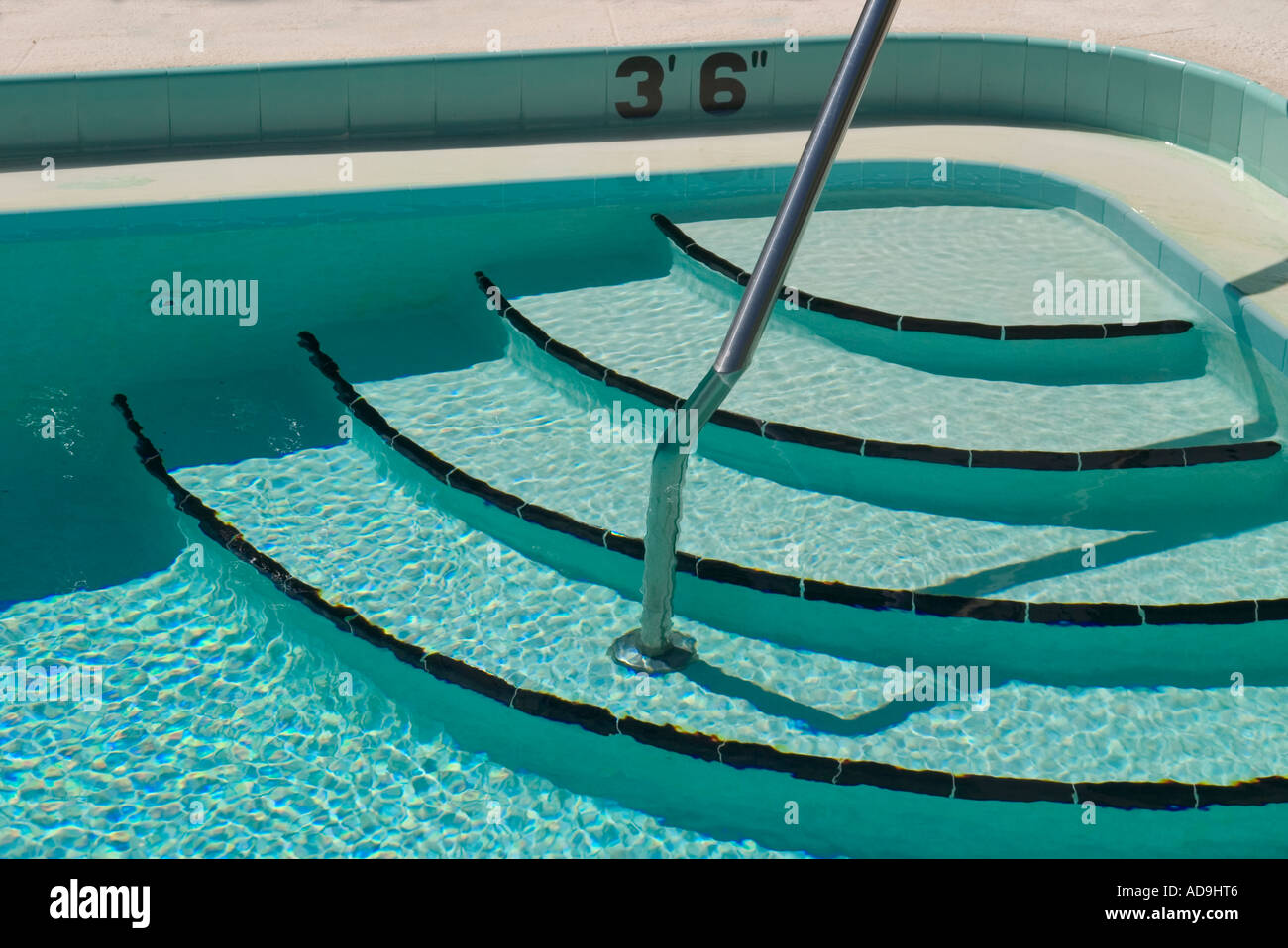 Steps leading into swimming pool Stock Photo - Alamy