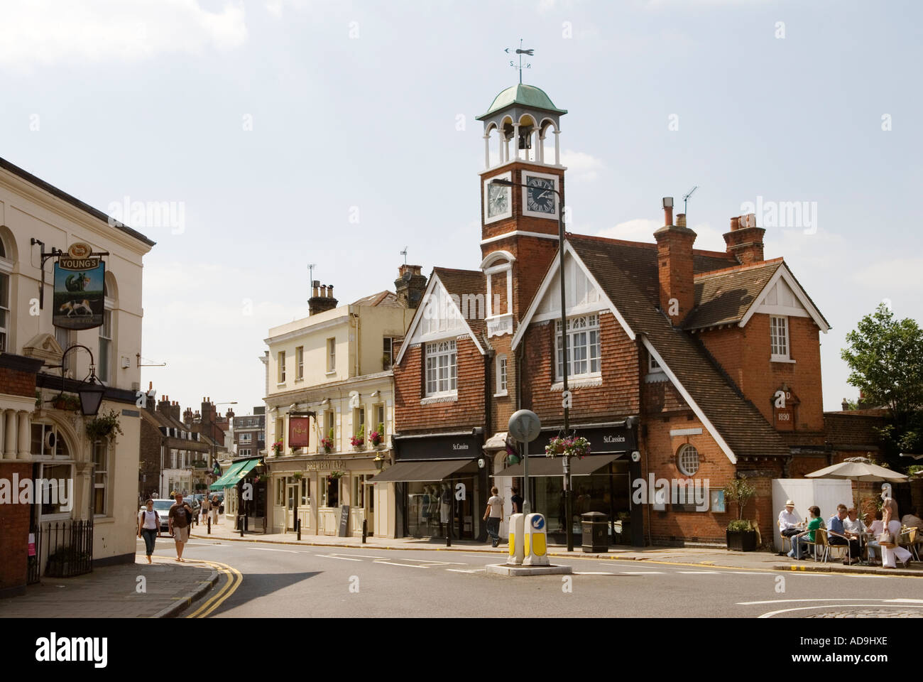 British wimbledon high street shops hi-res stock photography and images ...