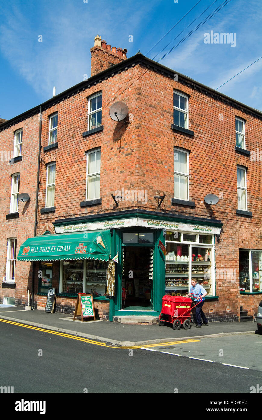 Corner shop in wales hi-res stock photography and images - Alamy