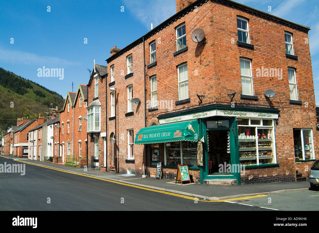 Corner shop in wales hi-res stock photography and images - Alamy