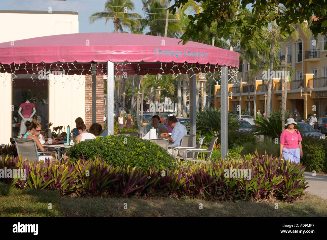 Outdoor cafe on Fifth Avenue in Naples Florida Stock Photo - Alamy