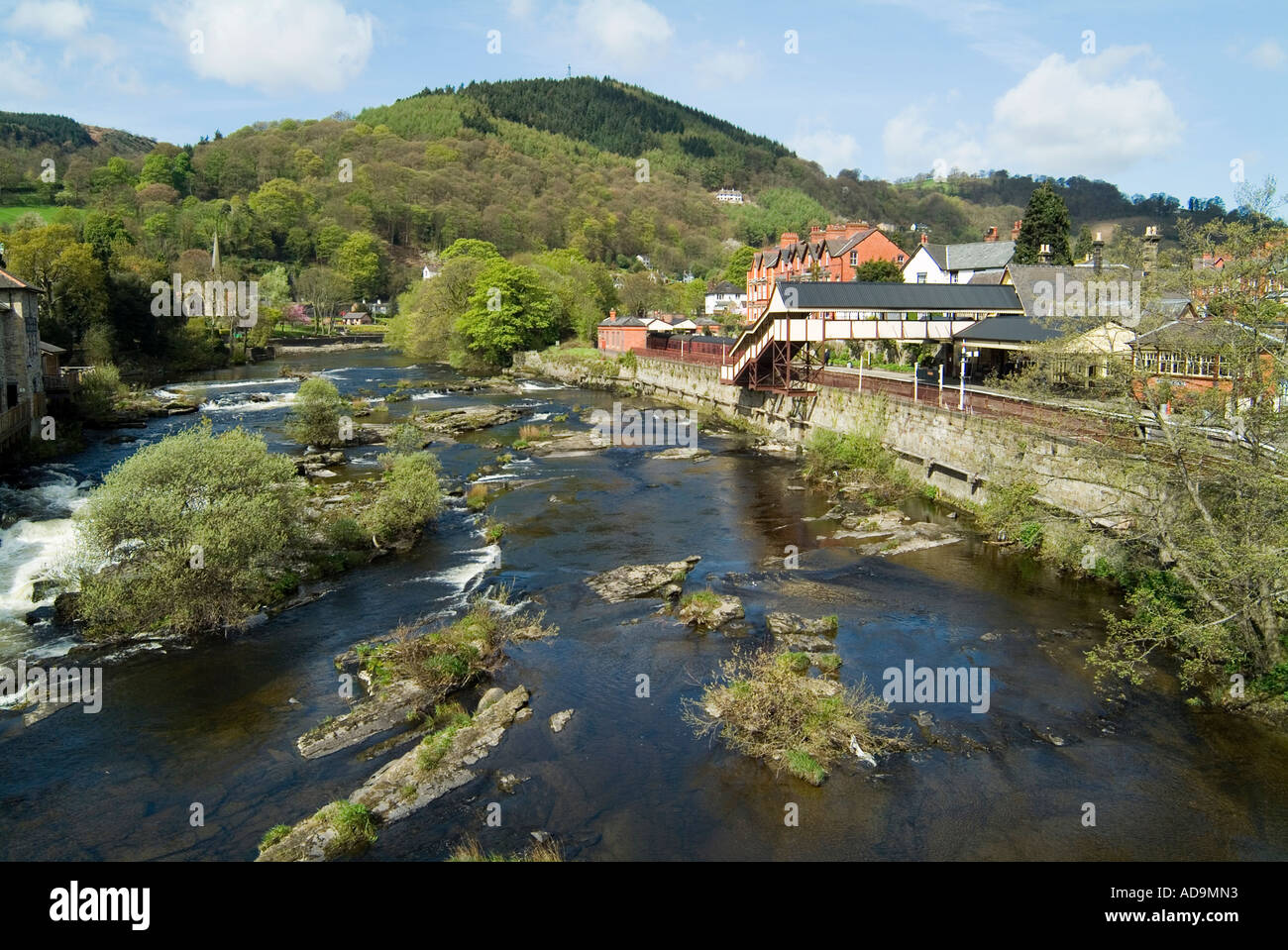 Picturesque tourist attraction and holiday destination of Llangollen in ...