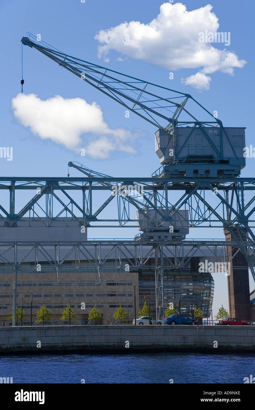 Grating crane hi-res stock photography and images - Alamy