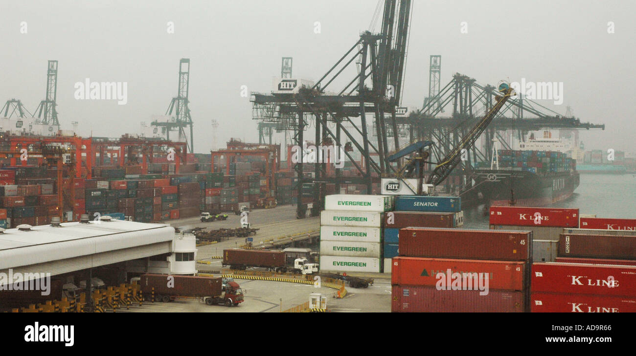 Hong Kong Harbour container terminal Stock Photo - Alamy