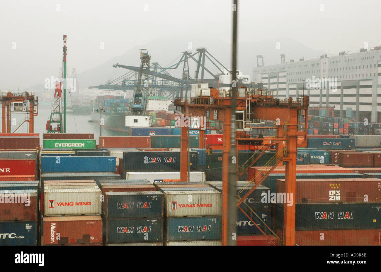 Hong Kong Harbour container terminal Stock Photo - Alamy