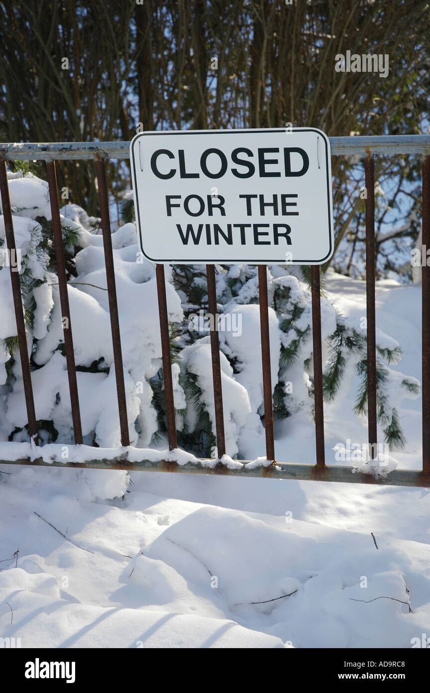 Closed for the winter sign Stock Photo - Alamy