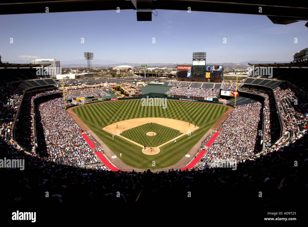 Baseball stadium crowd hi-res stock photography and images - Alamy
