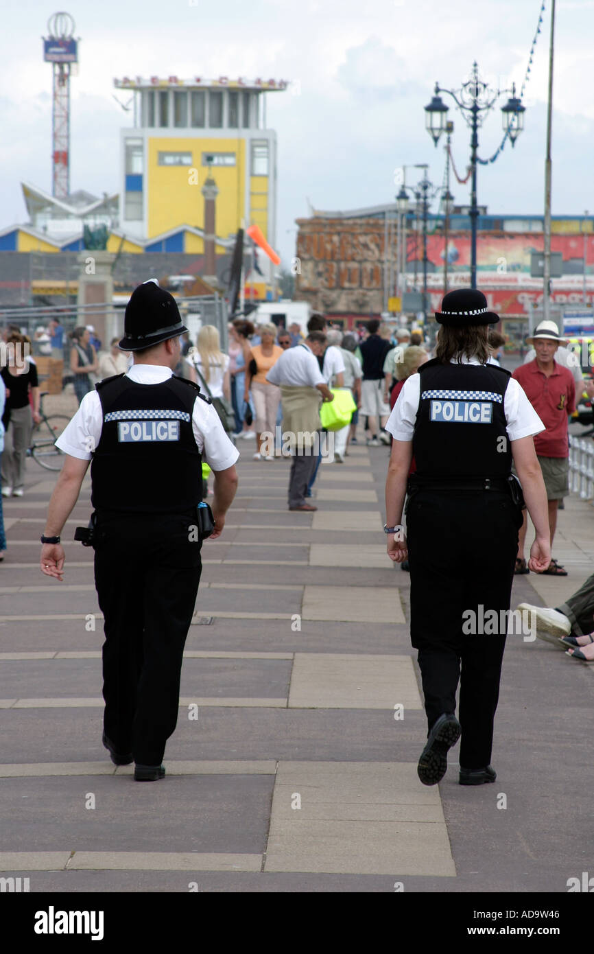 Female police officer uk back hi-res stock photography and images - Alamy